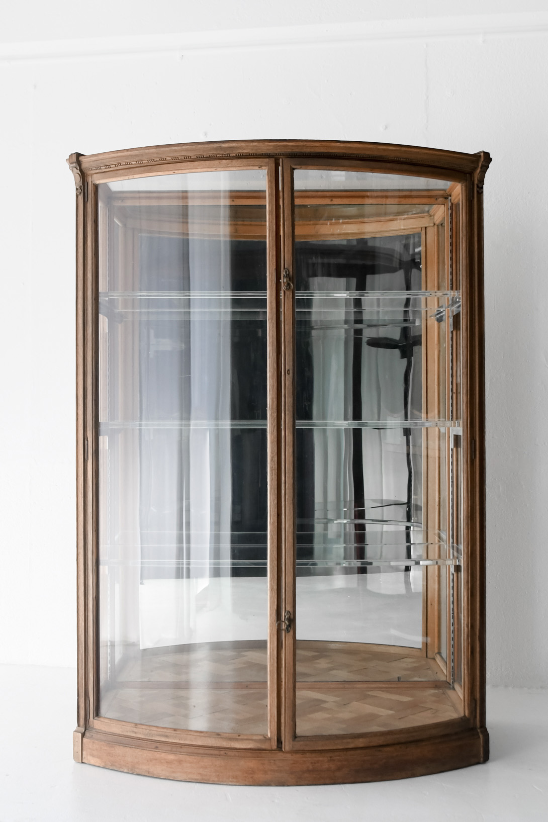 DEMODEMIX https://www.demodemix.com: Round glass oak cabinet w/ acrylic ...