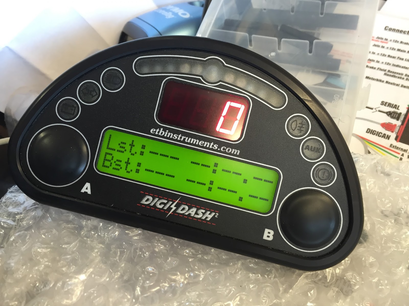 Knobby MNR Vortx CBR1000RR Blade Build... : Wiring up the Digidash..