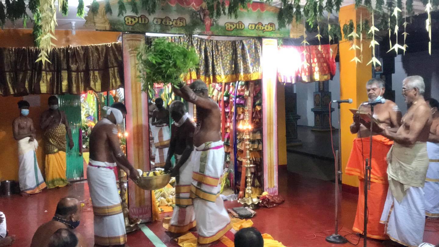 “இறுதிநாள் அதிகாலை திருக்குளிர்த்தி பாடுதல்”(Video) - Karaitivu.org