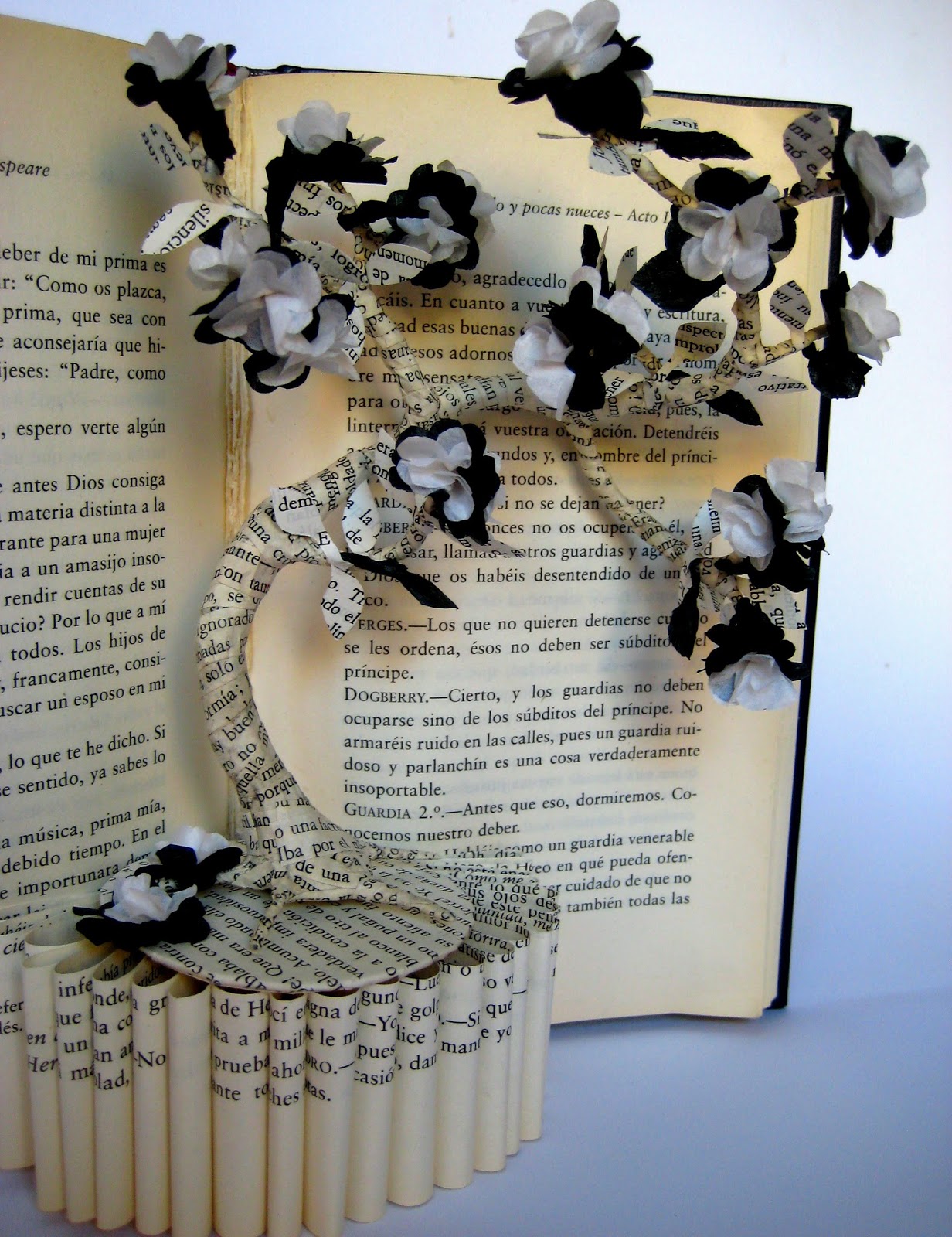 Malena Valcárcel original Art: Libro Intervenido o Libro de Artista ...