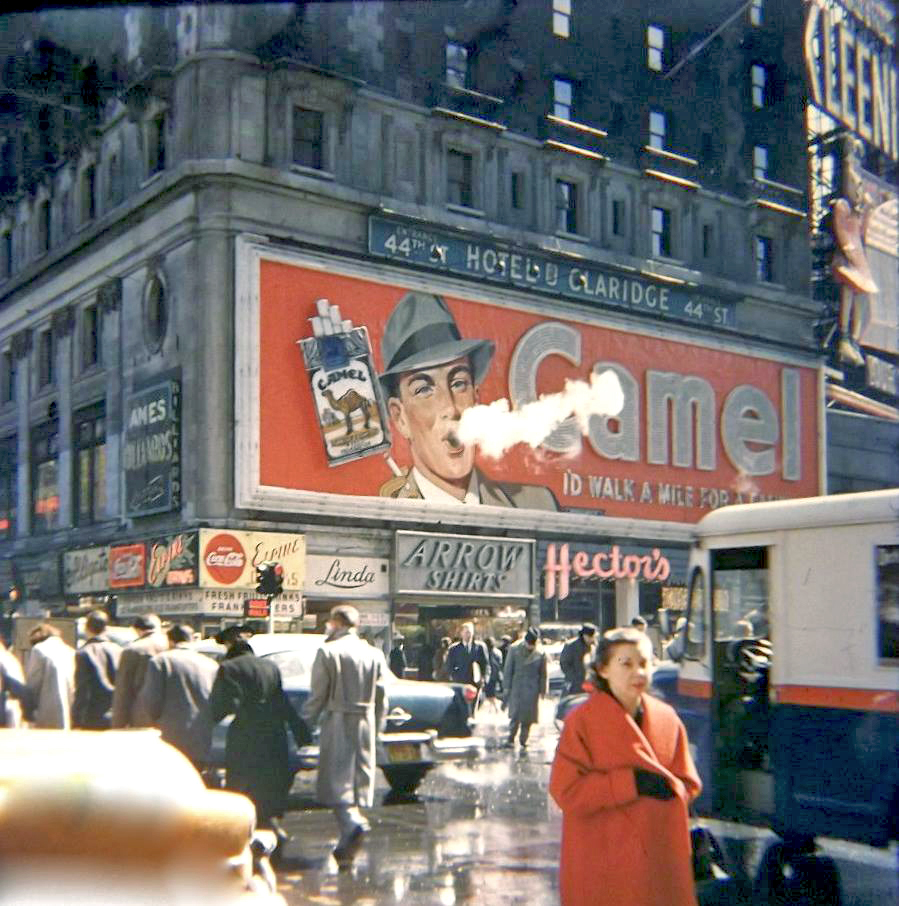 Times Square 1943, Smoking camel sign
