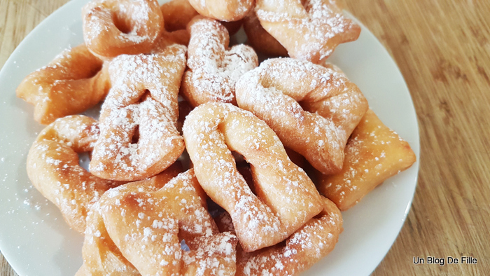 Un blog de fille: Recette | Bugnes de Carnaval [beignets sucrés]