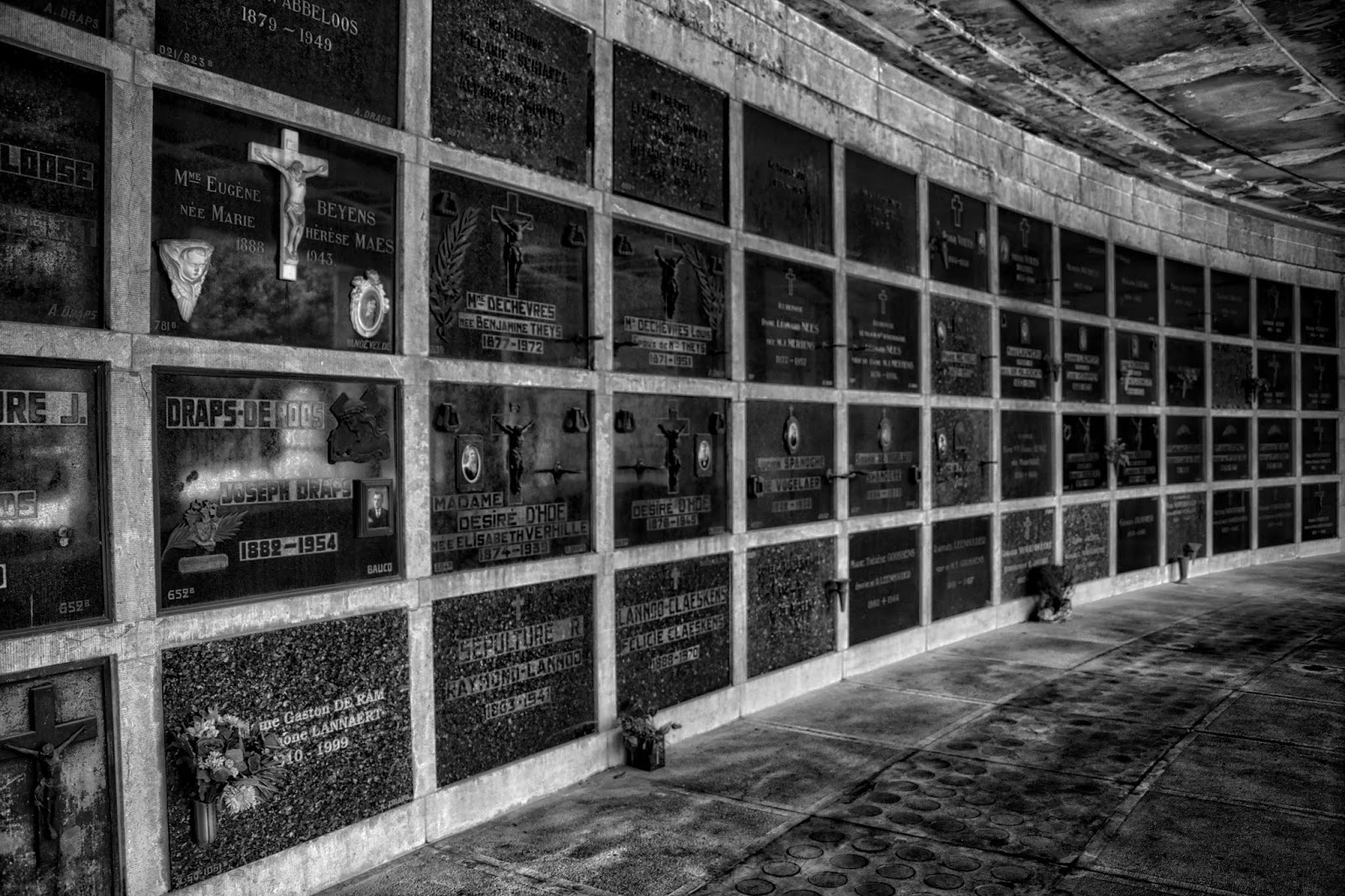 The Cosy Traveler: The Most Beautiful Crypt (and Cemetery) in Brussels