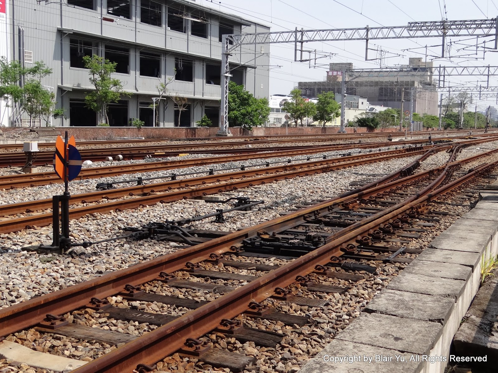 Blair's 鐵道攝影: 平面交叉 TRA Level Junction