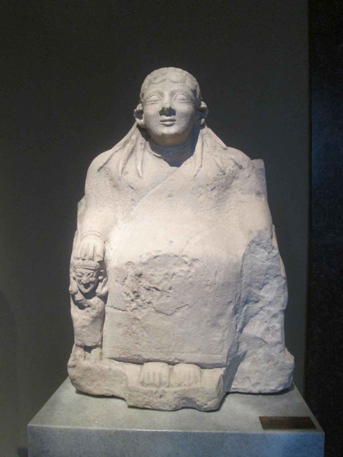 TRAS LAS HUELLAS DE HERÓDOTO. . . : EL TRONO DE ASTARTÉ.