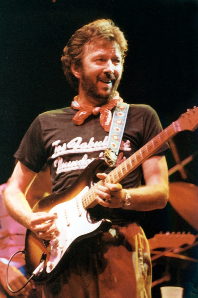 20 Amazing Photographs of Eric Clapton on the Stage in the 1970s and ...