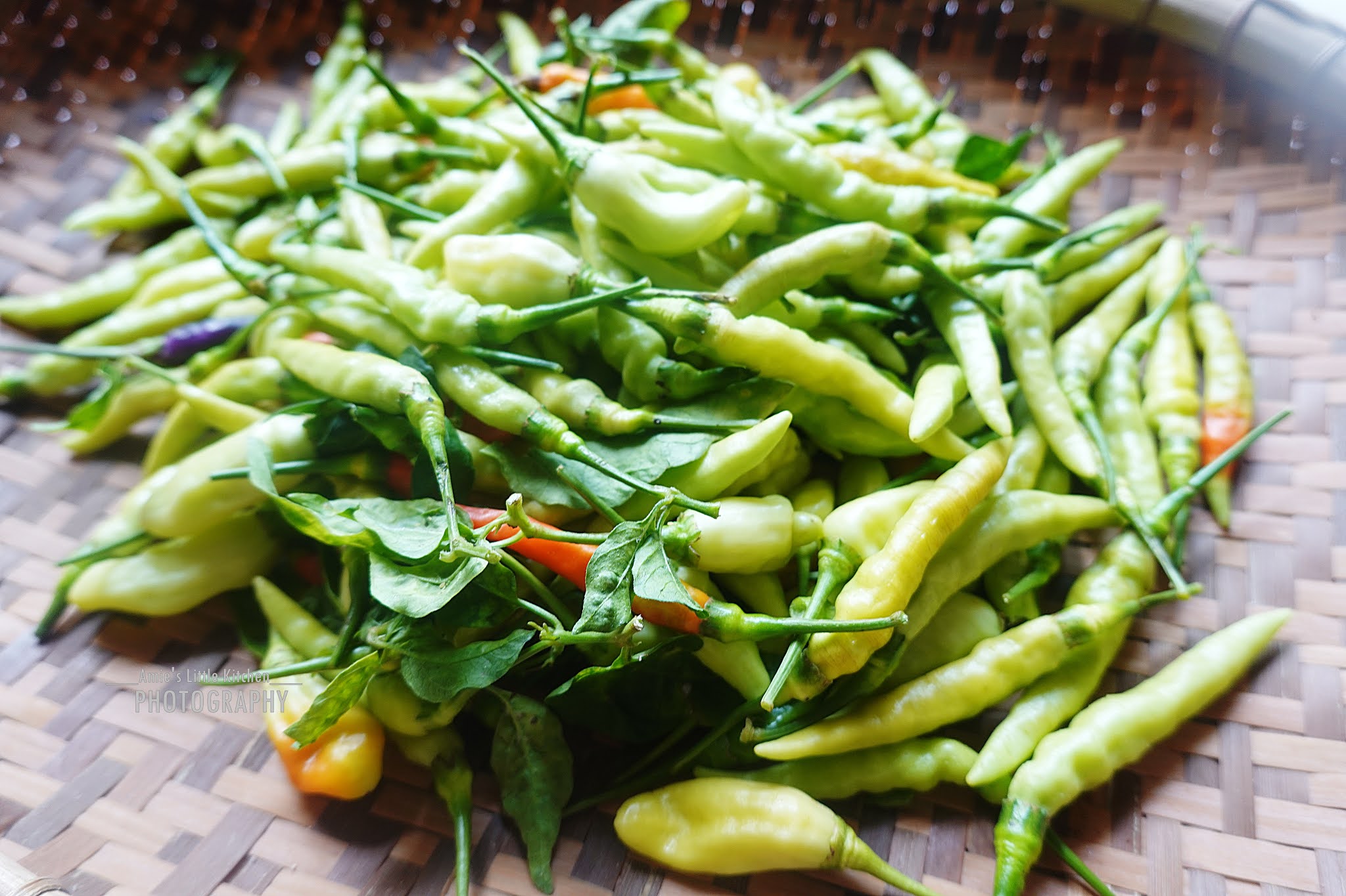 Ayam Masak Lemak Cili Padi Pedas Berapi dengan Nanas - Amie's Little ...