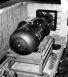 ΑΓΓΙΓΜΑ ΦΥΣΙΚΗΣ...: Σαν σήμερα ... 1945, τα πληρώματα των αεροσκαφών ...