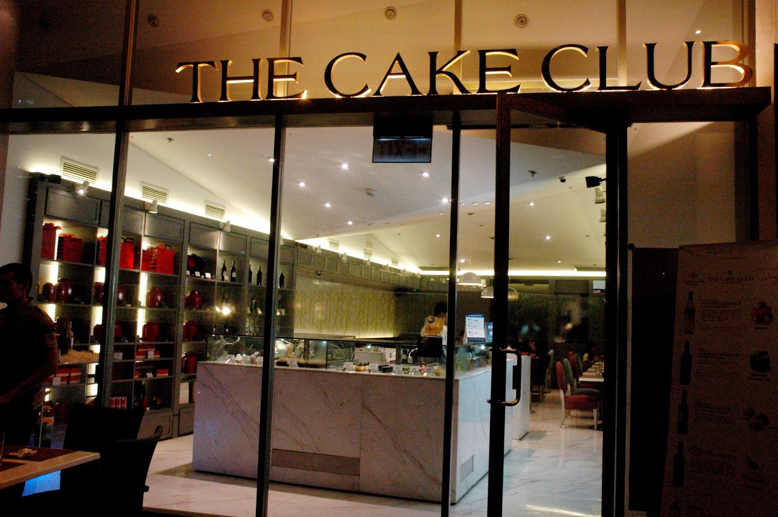 DUDE FOR FOOD: The Cake Club: More Than Just Desserts