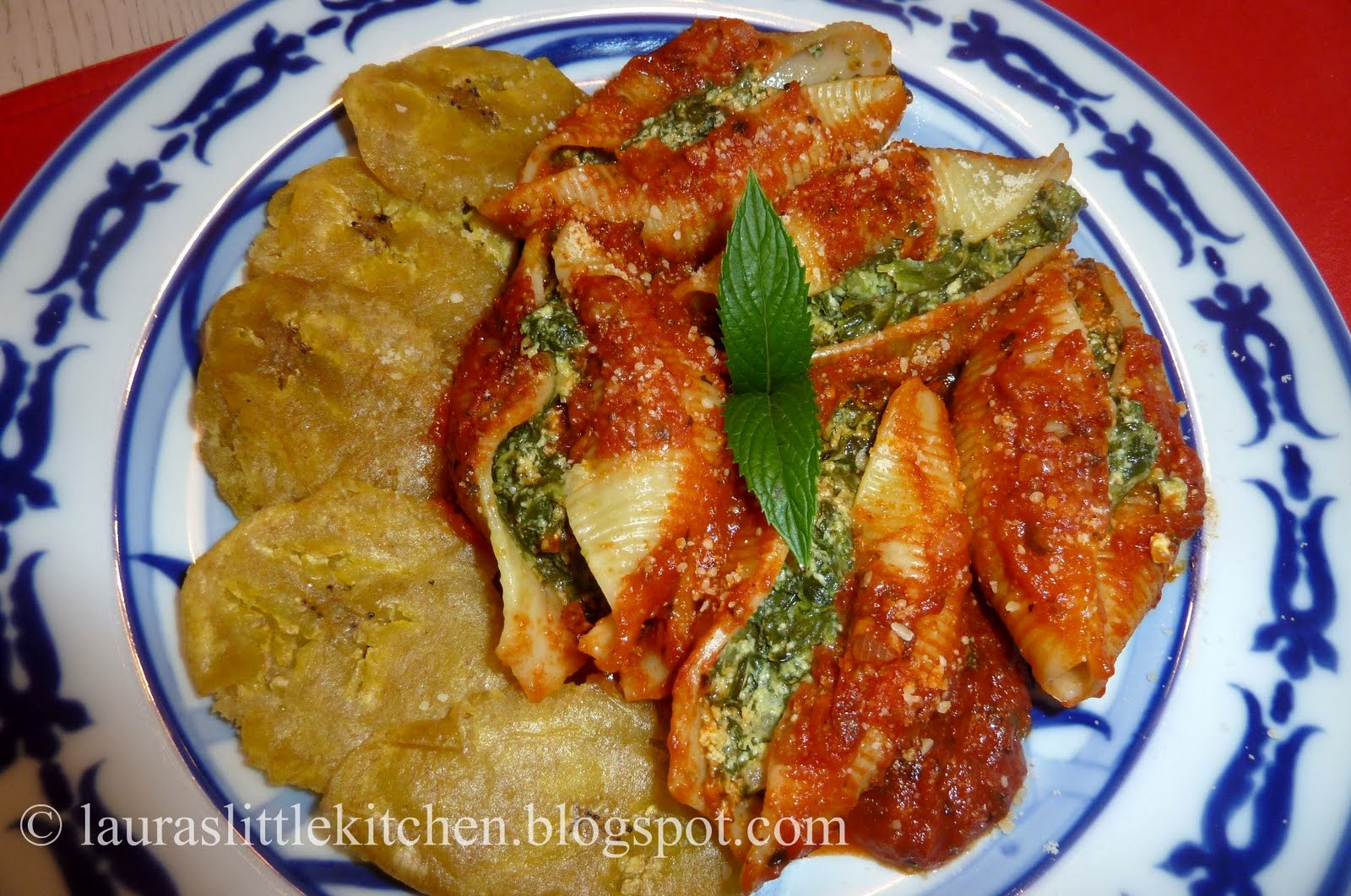 Laura's Litte Kitchen: Conchas (shells) rellenas de ricotta y espinacas