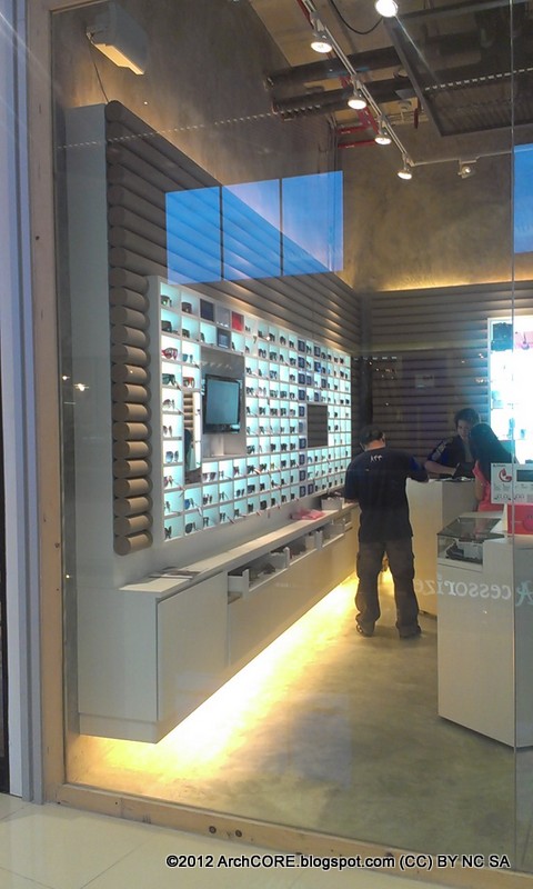 ArchCore: Window Displays at Mega Bangna | Gap Mango Uniqlo