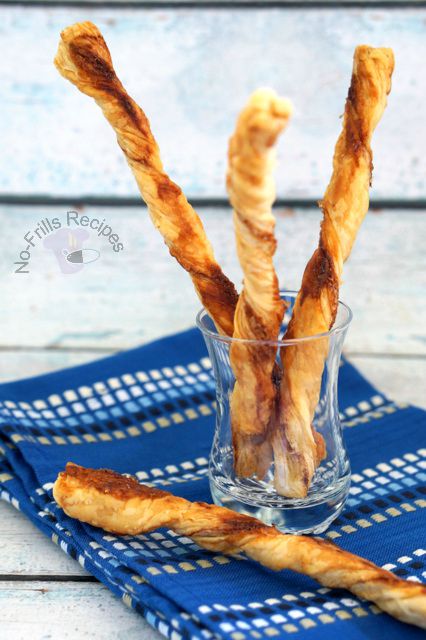 Cinnamon dusted pastry straws