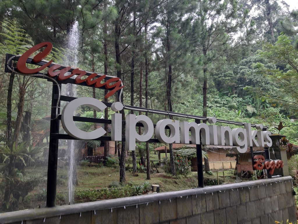Wisata Air Terjun Cipamingkis Bogor - Kuy!