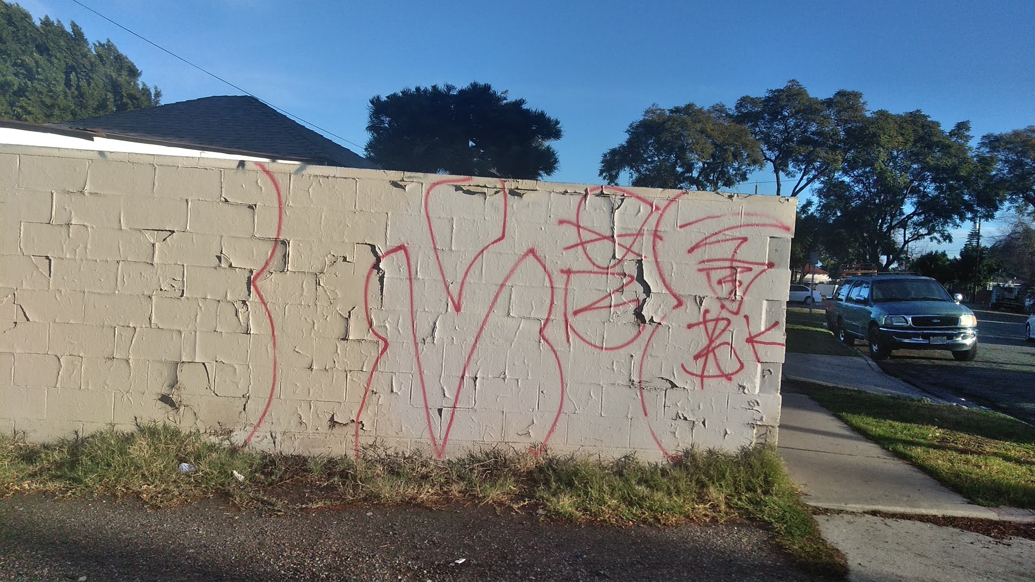 blood gangs graffiti: Mob piru gang ( compton )