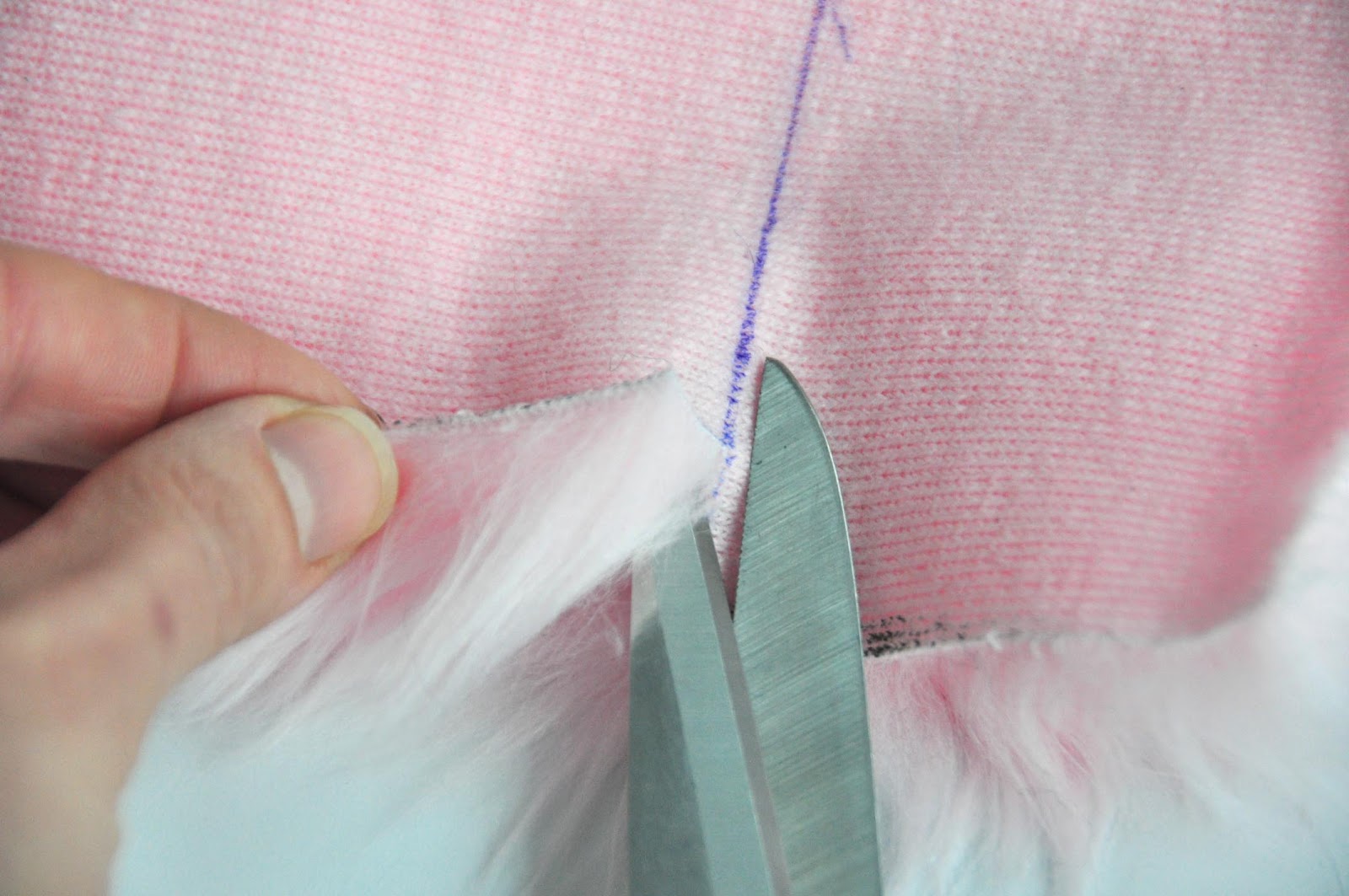 Aesthetic Nest: Sewing: White Faux Fur Infinity Scarf (Tips for Sewing ...