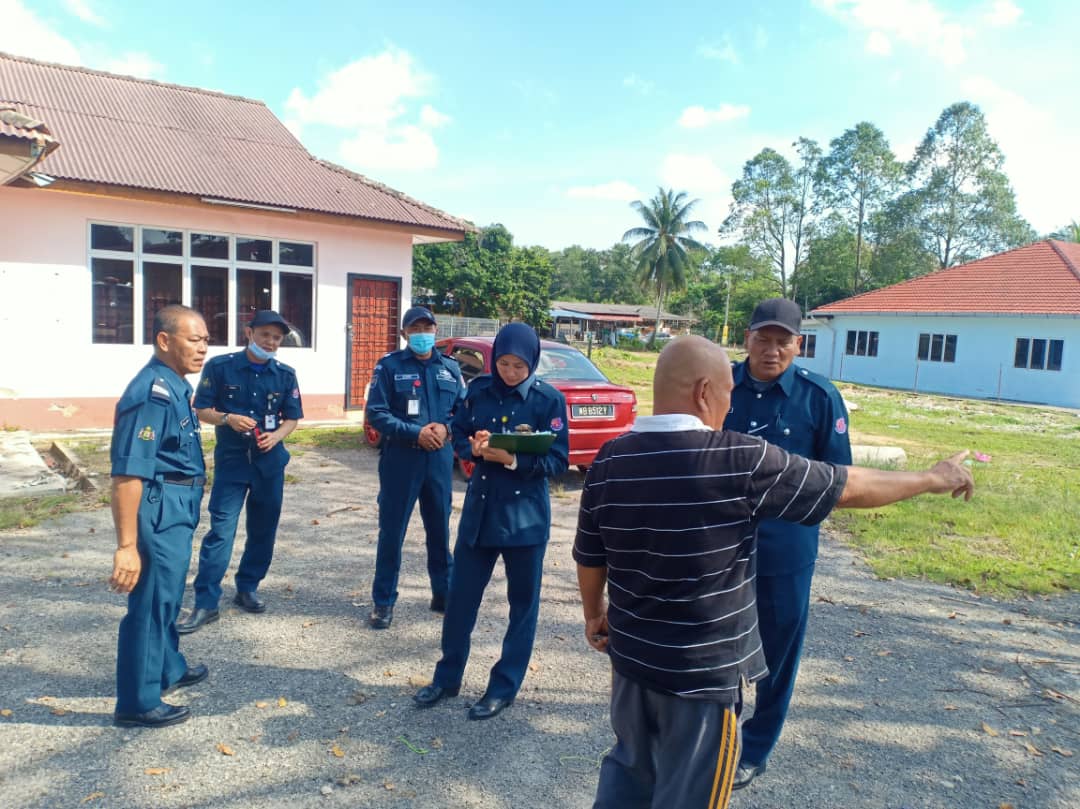 Jabatan Penguatkuasa (JP) MPJ melakukan pemantauan kes denggi di Taman ...