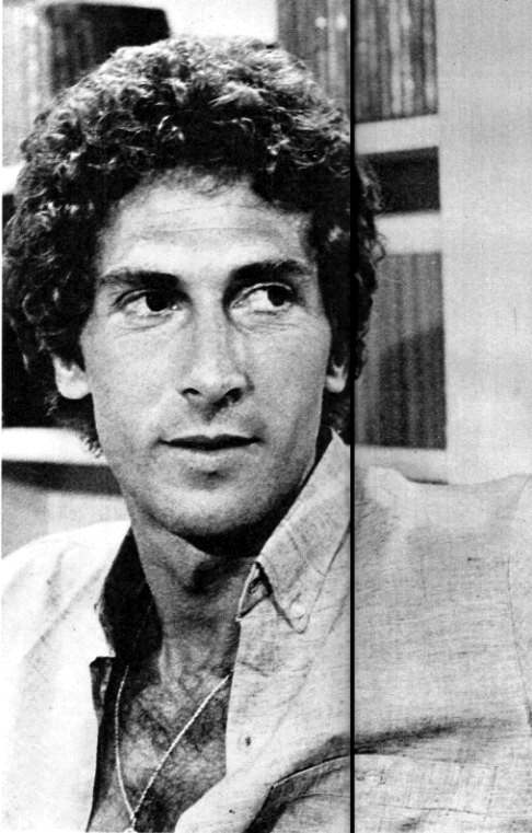 Astros em Revista: REINALDO GONZAGA - O GALÃ CANTOR