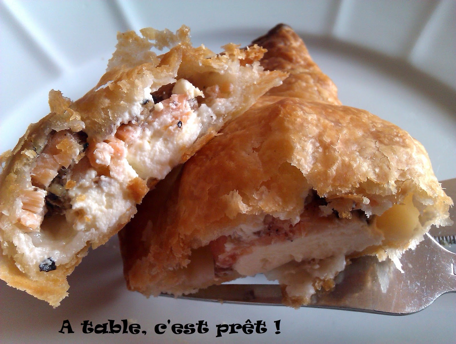 à table, c'est prêt !: Mini chaussons au saumon et Philadelphia