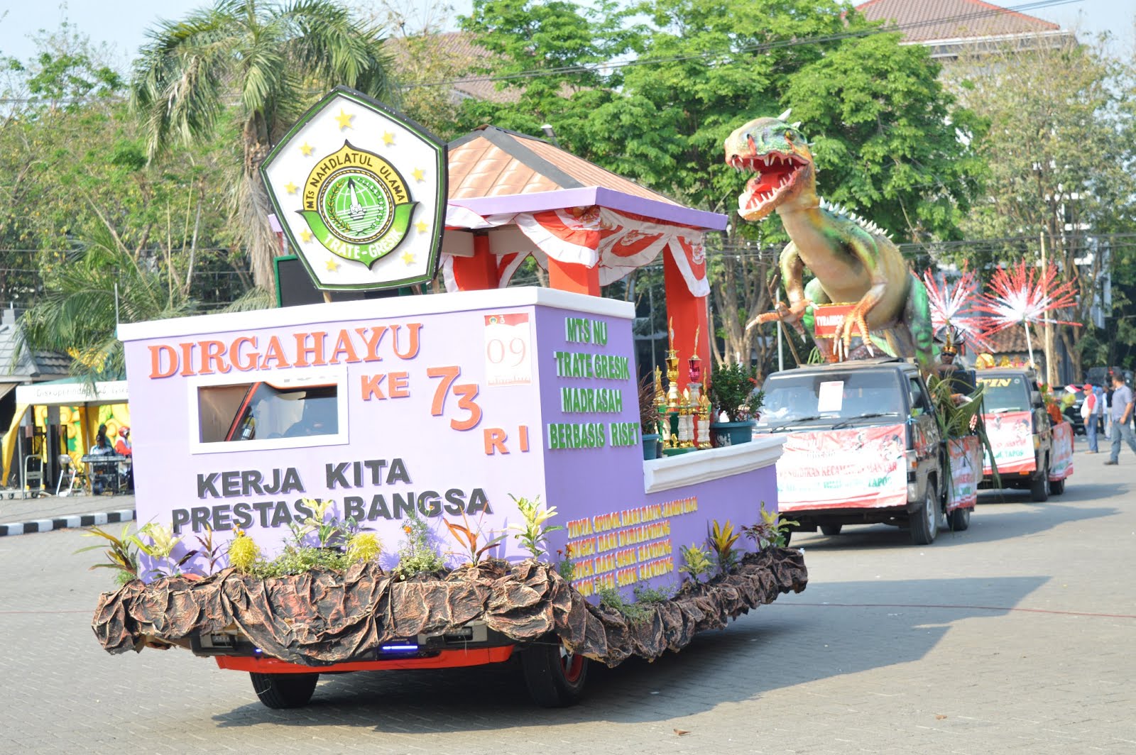 Miniatur Perusahaan dan Aneka Budaya Hadir Pada Karnaval Mobil Hias ...