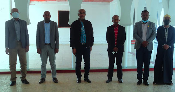 Dr Hamza Azali reçu par le gouverneur Anissi Chamsidine ...