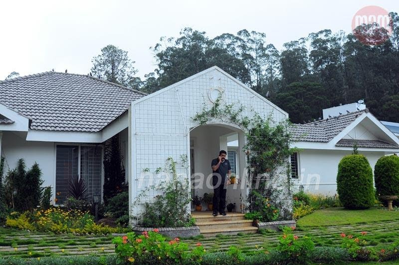 Mohanlal House In Thevara