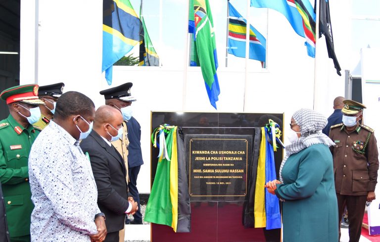 RAIS MHE. SAMIA SULUHU HASSAN AFUNGUA KIWANDA CHA USHONAJI CHA JESHI LA ...