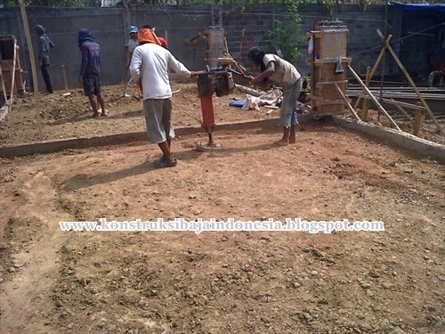 KONSTRUKSI BAJA: Membuat Gudang di Kalideres
