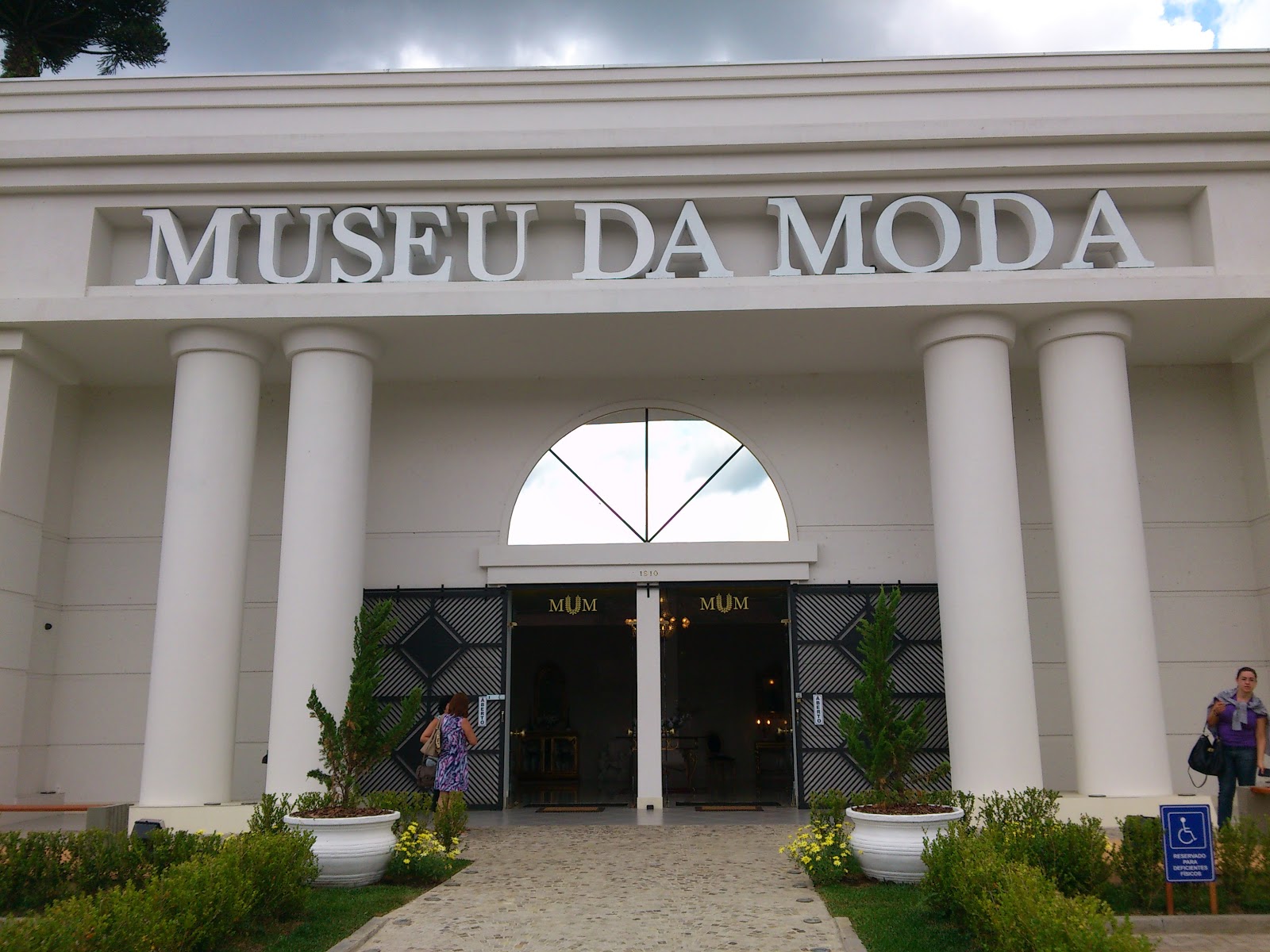 A Beletrista, por Natércia Moraes Garrido.: MUM- Museu da Moda de Gramado
