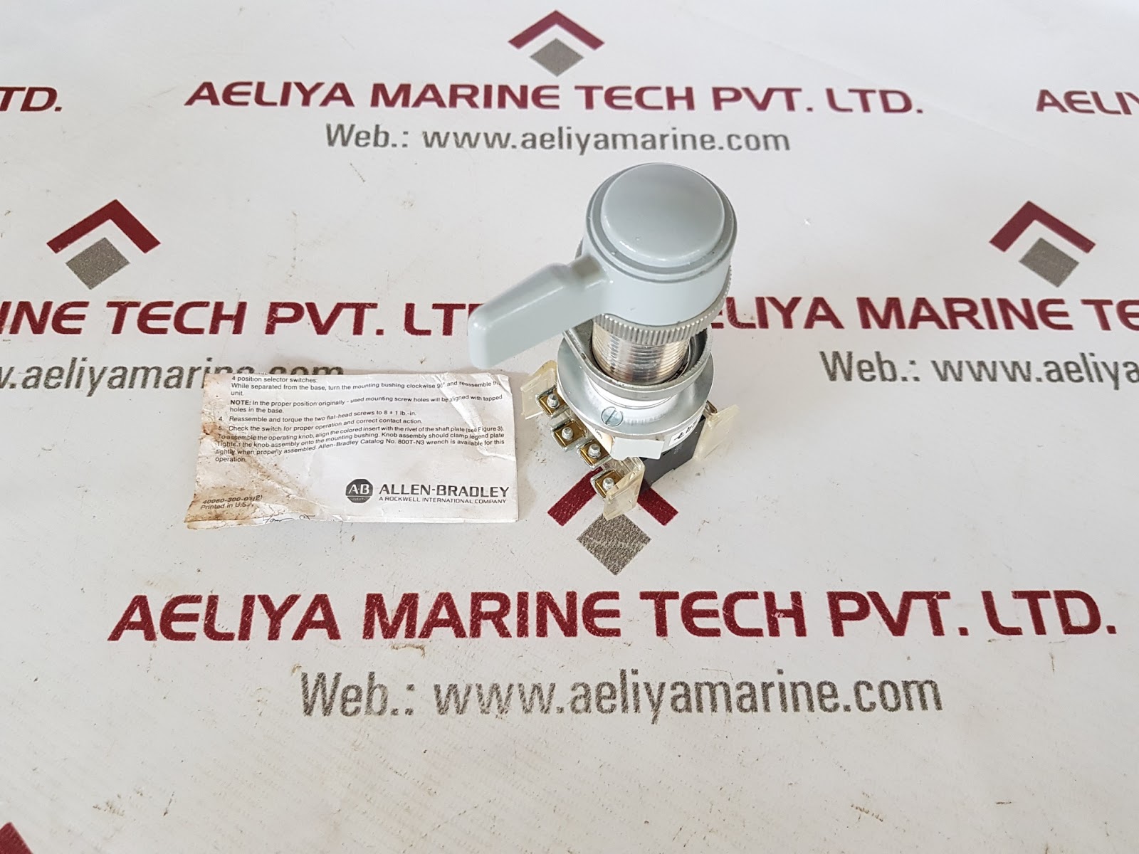 ALLEN-BRADLEY SELECTOR SWITCH WING LEVER 800H-JP141KB7AAXX - Aeliya Marine