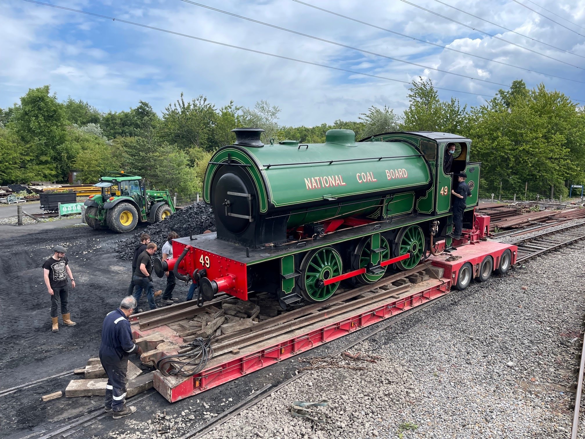 North Tyneside Steam Railway: NCB 49 arrives at Middle Engine Lane