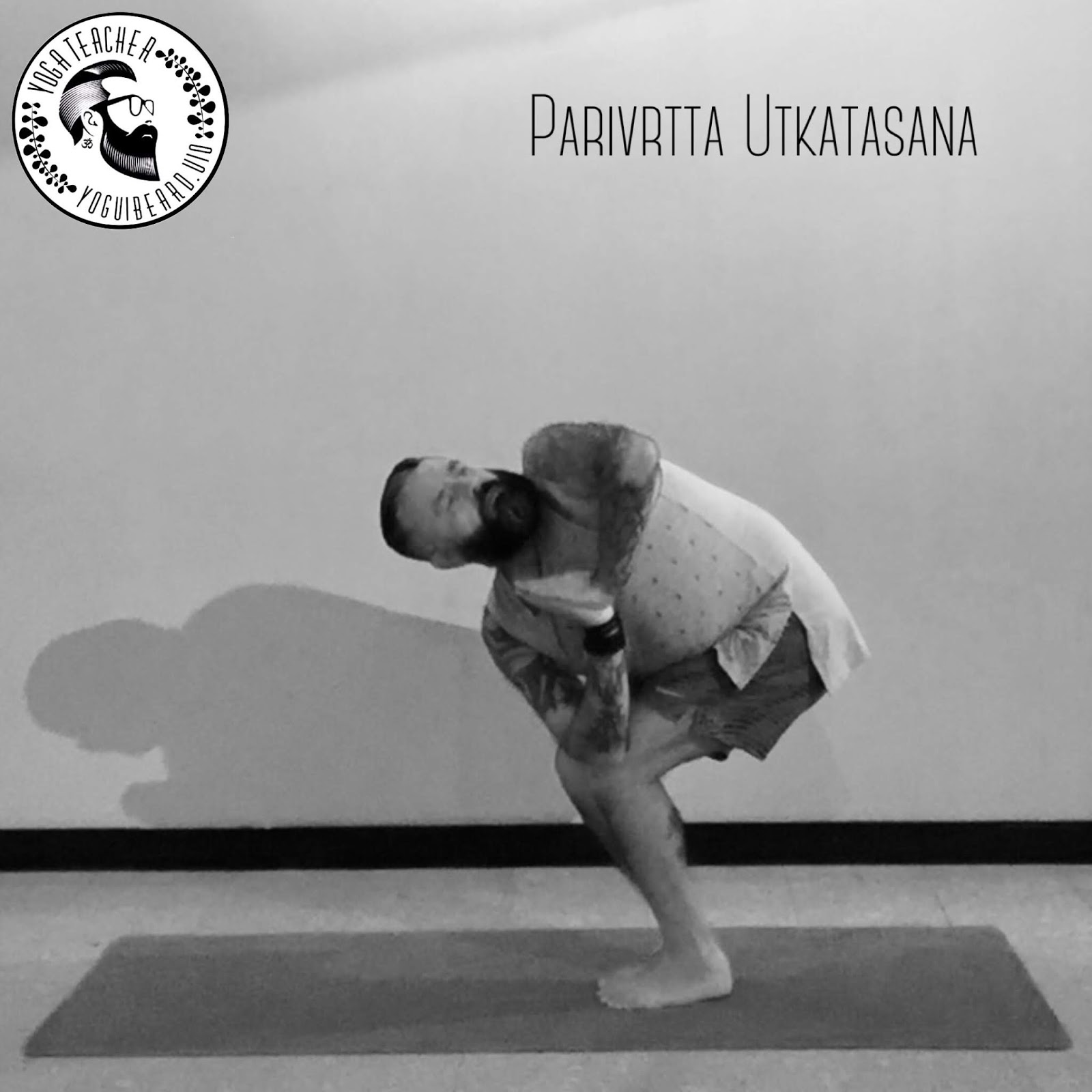 Parivrtta Utkatasana o Postura de la Silla Invertida