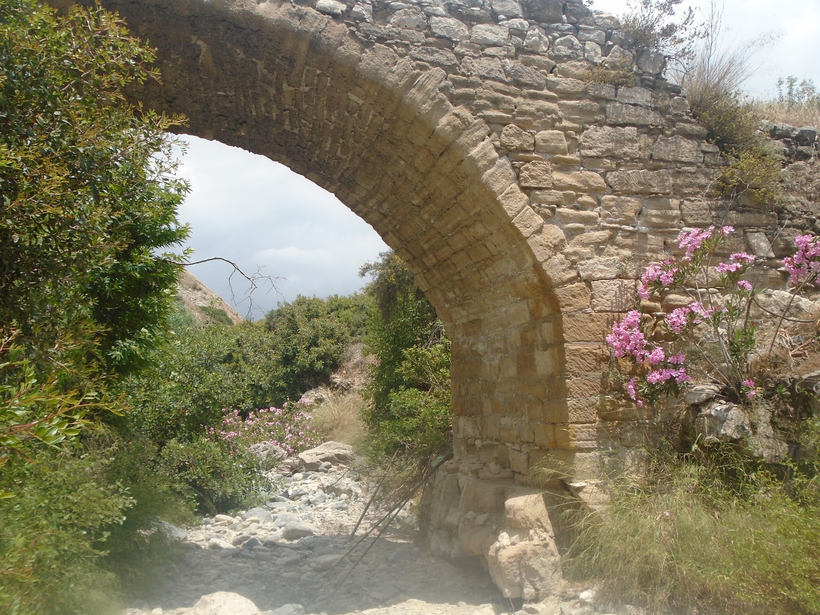 ΤΑ ΕΝΕΤΙΚΑ / ΑΡΧΑΙΑ ΓΕΦΥΡΙΑ ΤΗΣ ΚΥΠΡΟΥ