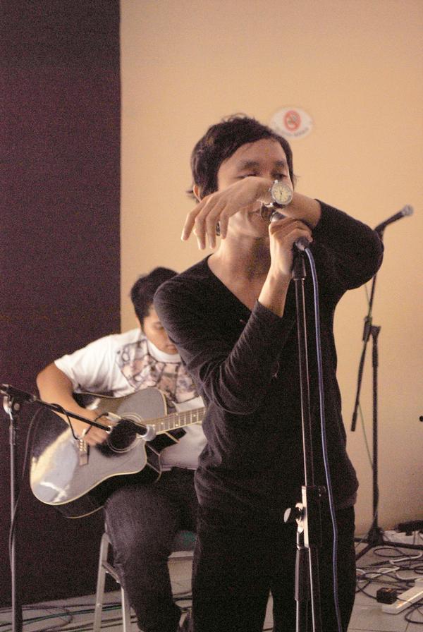 ROSKALAS: SELEPAS 5 TAWUN: CERITERA KUMPULAN GITAR RANCAK SEKERAT JALAN