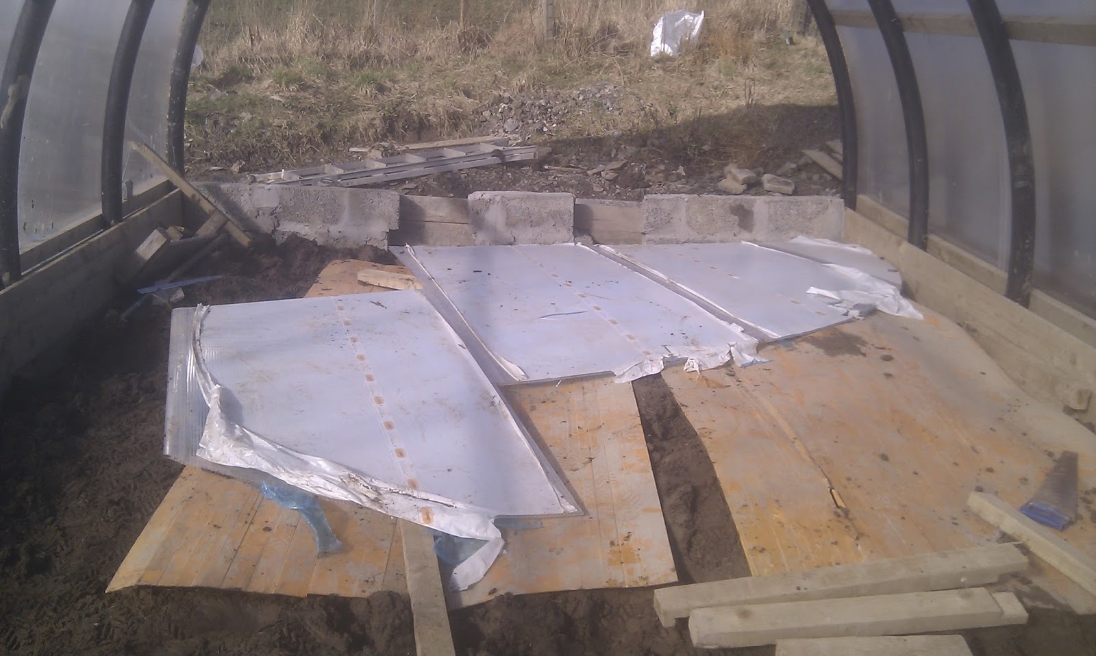 Us in Orkney: Polycrub part5 :gable ends (part2)