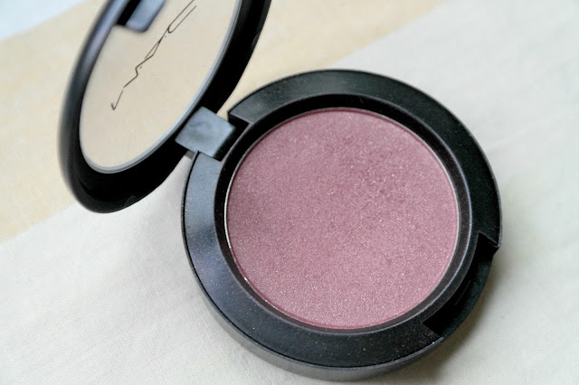 lifebyemmy: Review: Mac Plum Foolery Blush