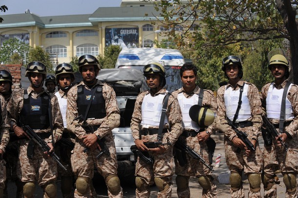 Indian Punjab Police Commandos Carrying AKs and MP-7 | Global Military ...
