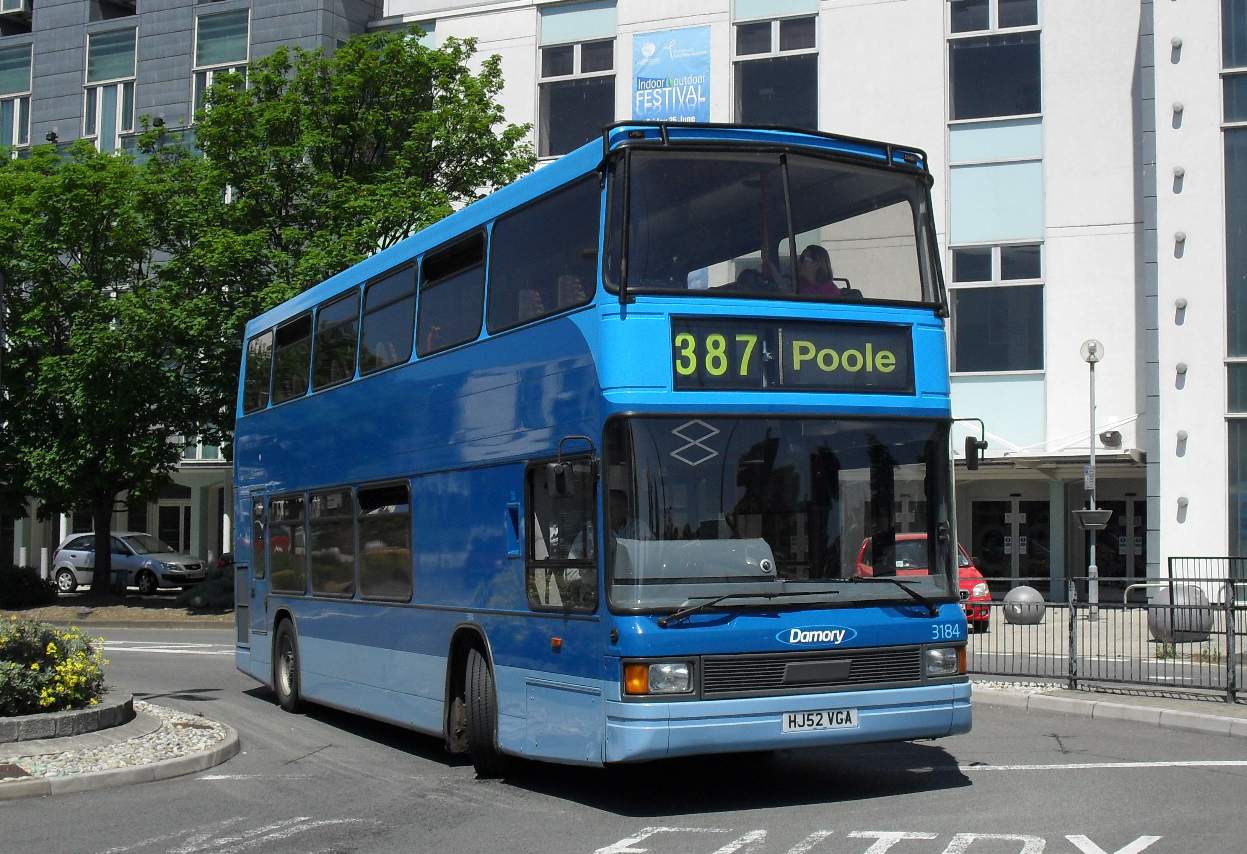 Southern England Bus Scene: Cut of the 347 / 348