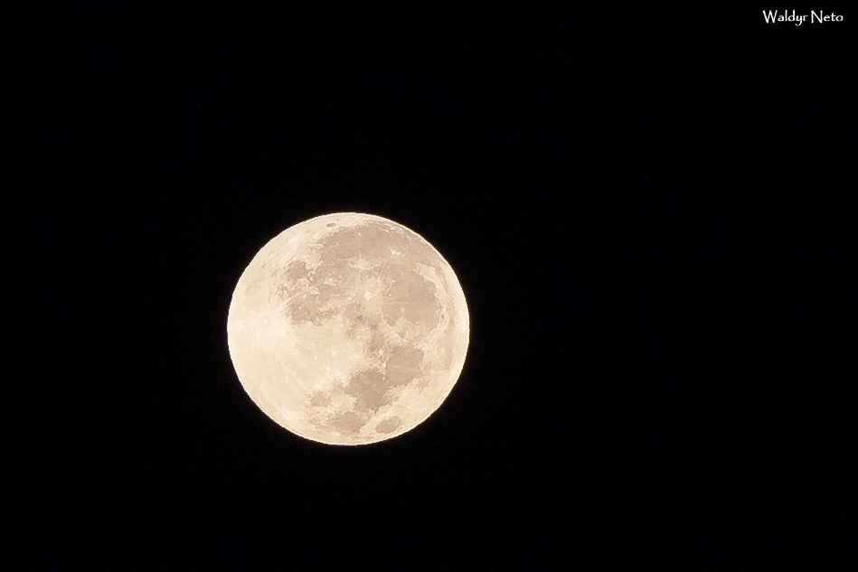 Magia da Montanha: Como fazer uma foto de paisagem com Lua cheia