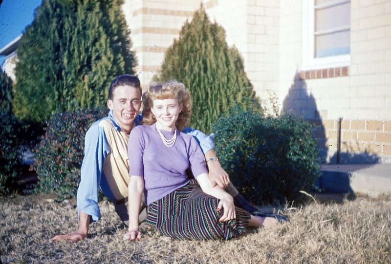 22 Rare Color Photos Capture Portraits of Couples From the 1940s ...