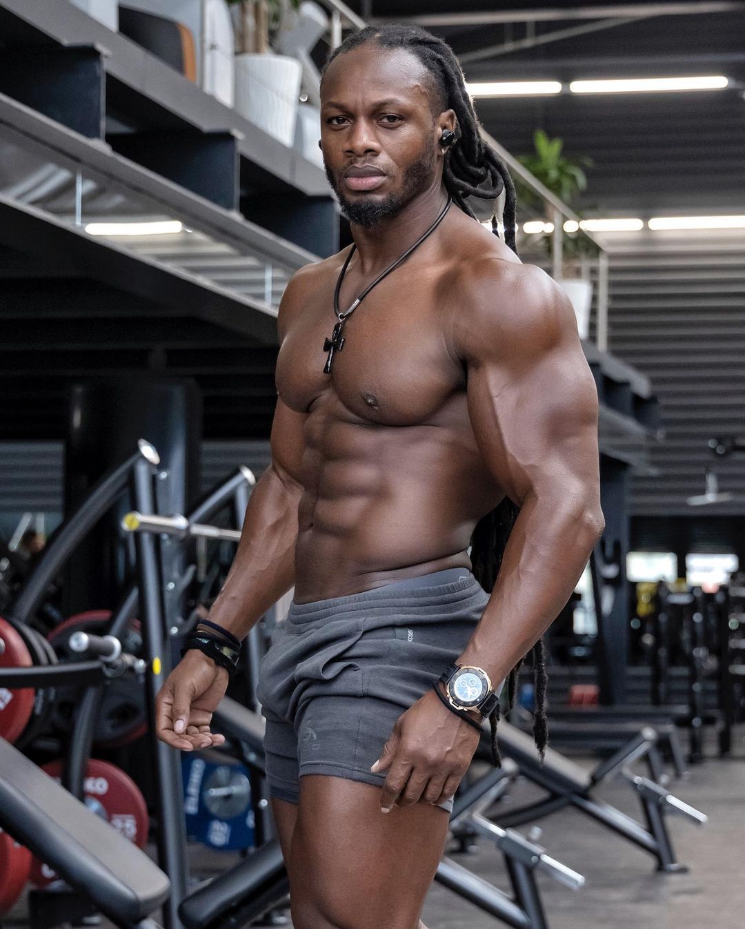 Ulisses Jr 8 - 6 pack abs pictures