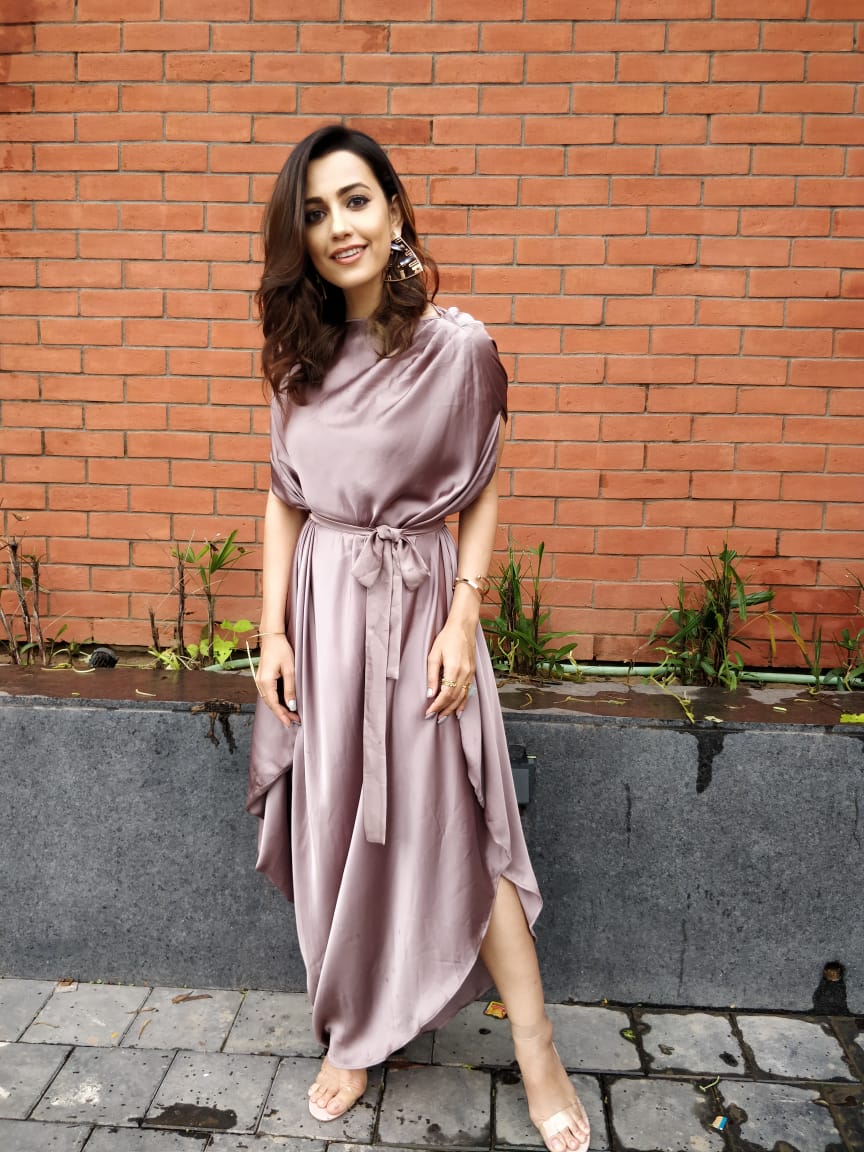 Esha Kansara Wiki, Biography, Dob, Age, Height, Weight, Affairs and More