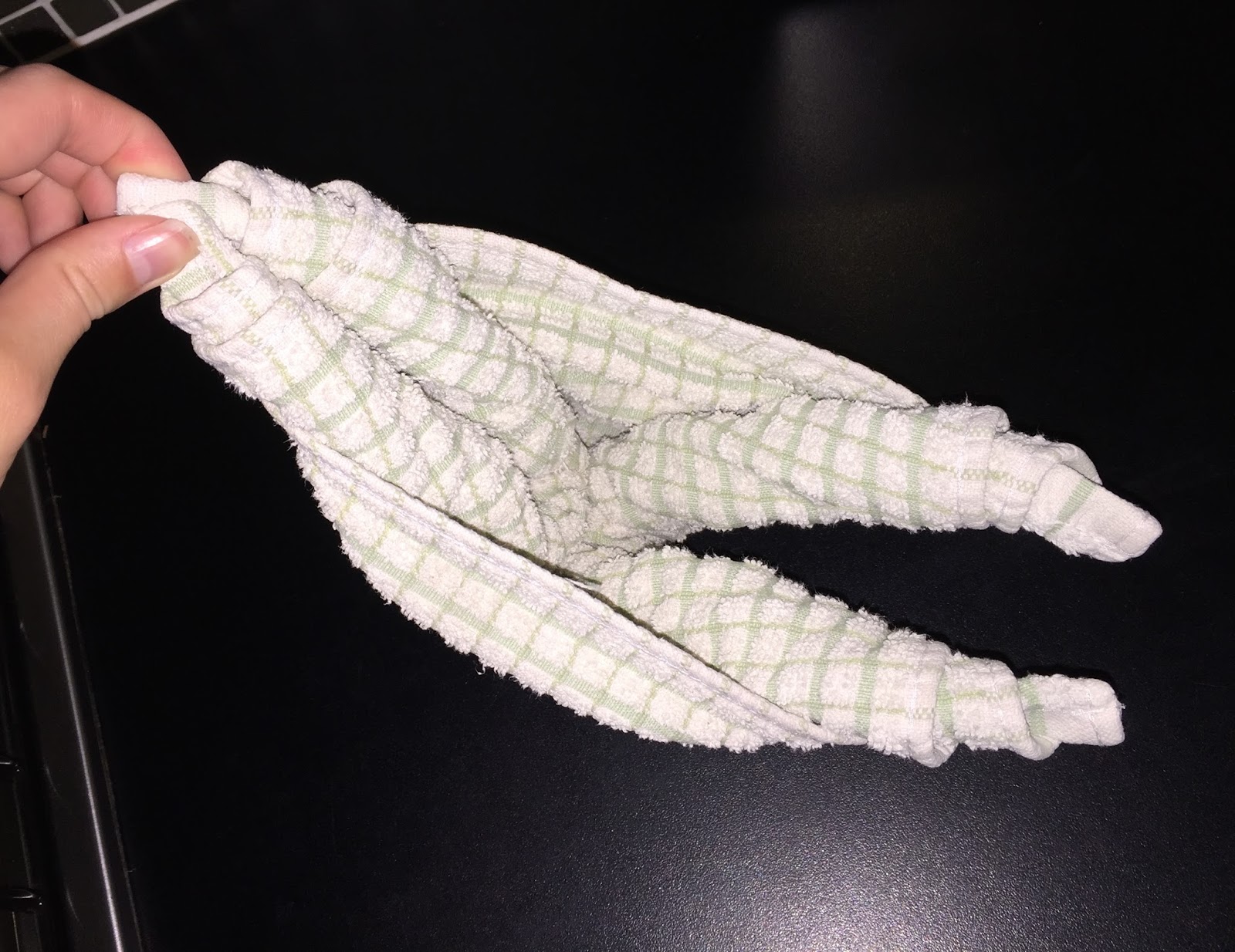 How to make a chicken out of a tea towel