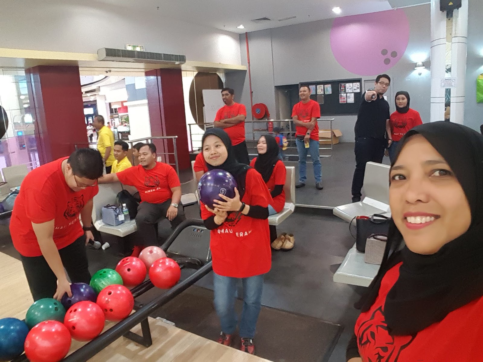 Meh Travel With Me!!: Pertandingan Bowling KSKR RHSM, Wangsa Walk