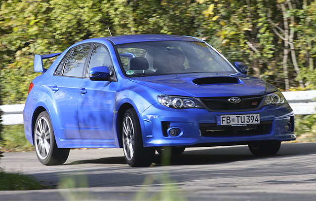 Castelo Imports Blog: Um Subaru Impreza STI azul te da asas
