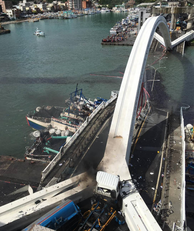 Video captured Moment Taiwan Bridge Collapsed - Where In Bacolod