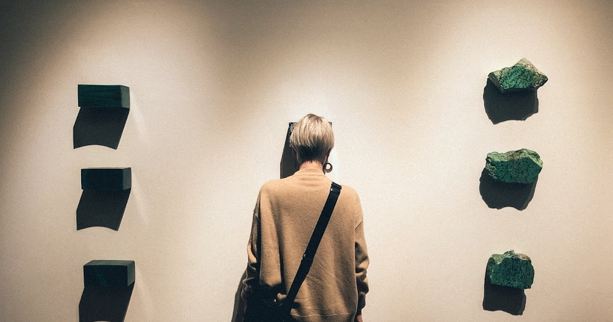 "Get riled up" nghĩa là gì?