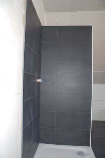 Hausbau Thiemorgen: Bad fertig gefliest