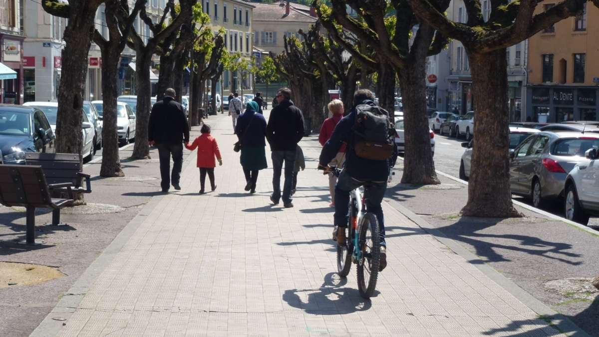 Le Bonimenteur de Loire: Marcher sur un trottoir, c’est le foutoir