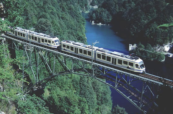 Taccuini Internazionali: La Vigezzina - Lago Maggiore Express