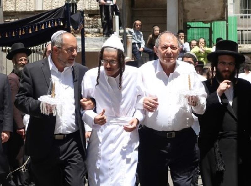 DUS IZ NIES !! Rare View...: Toldos Avraham Yitzchak Rebbe Is Getting ...